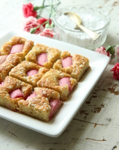 Banankake med rabarbra - krem.no