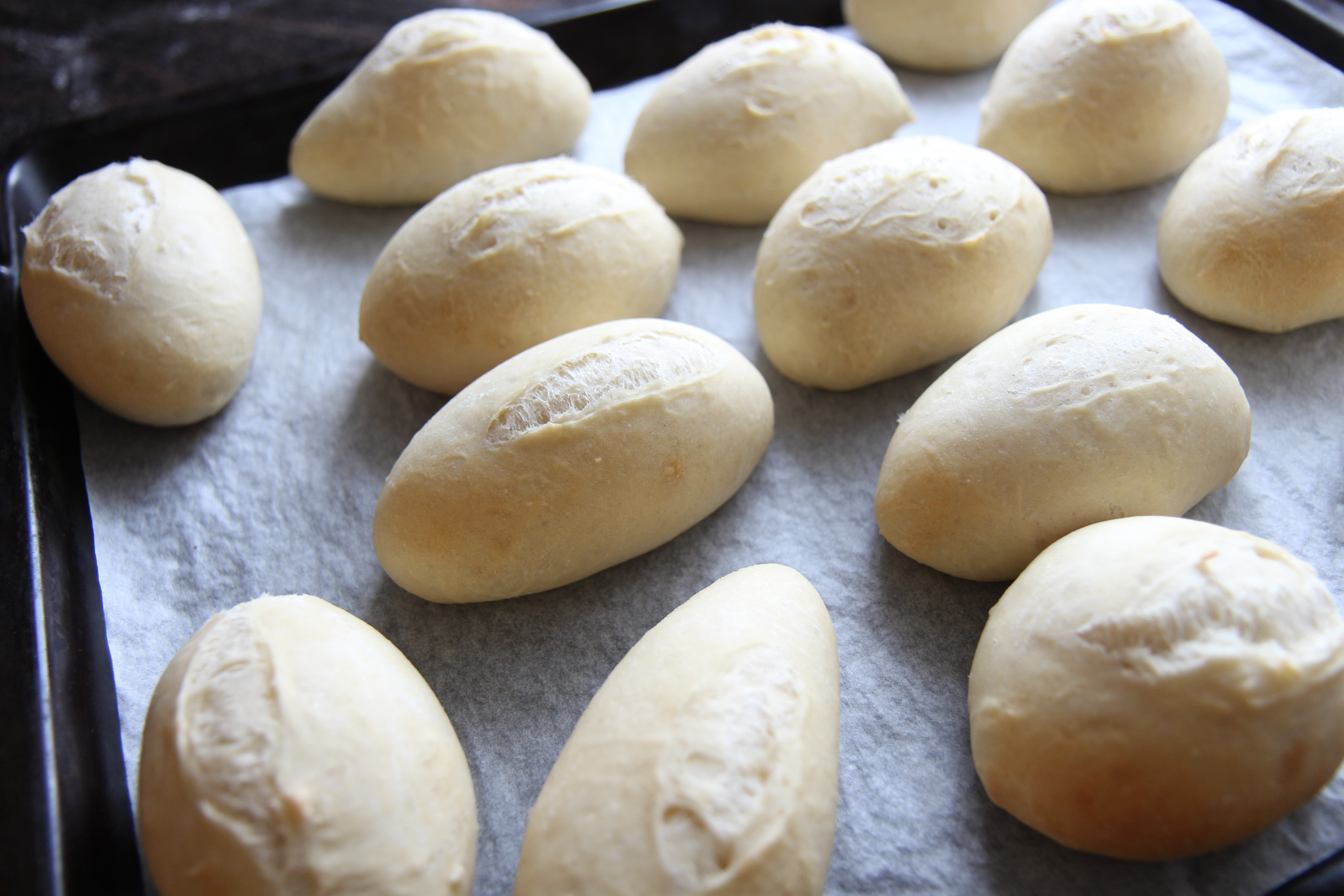 Halvstekte rundstykker #baktinorge - Krem.no